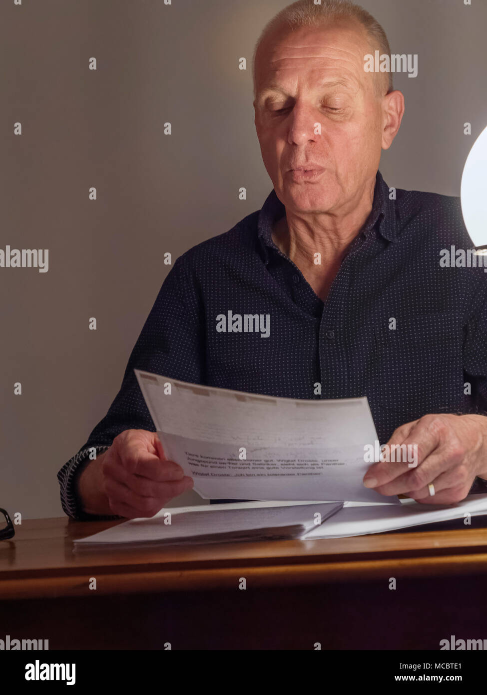 Herr Schultz - the actor Thomas Schultz at a humoristic reading in ...