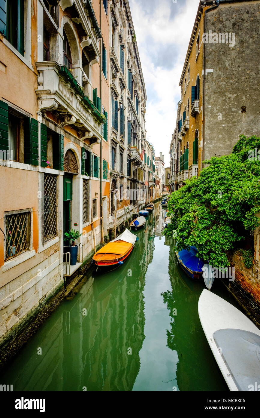 Venice crumbling hi-res stock photography and images - Alamy