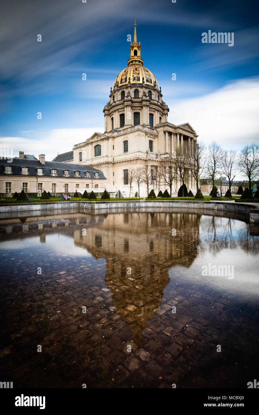 Les Invalides reflection Stock Photo - Alamy