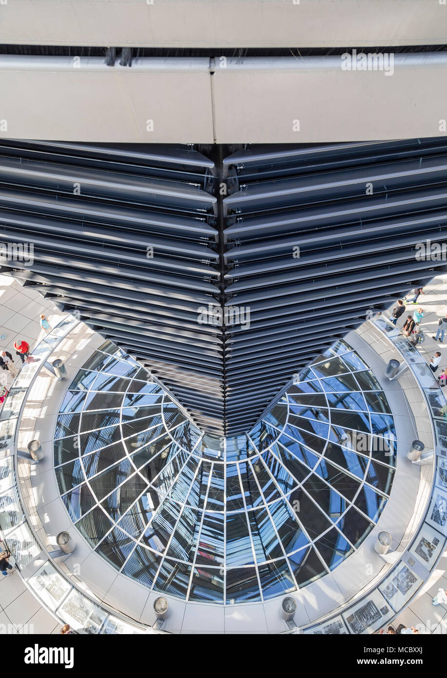 Round room with columns hi-res stock photography and images - Alamy