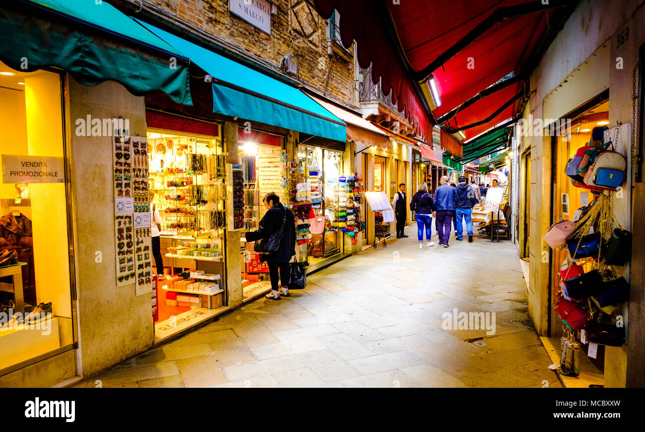 Venice street scene hi-res stock photography and images - Alamy