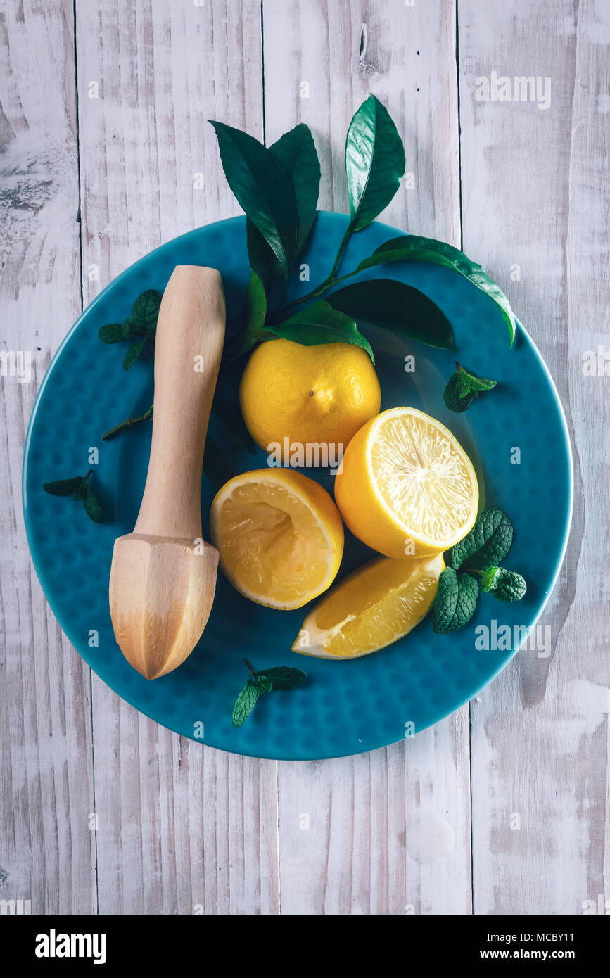 Lemon pieces hi-res stock photography and images - Alamy
