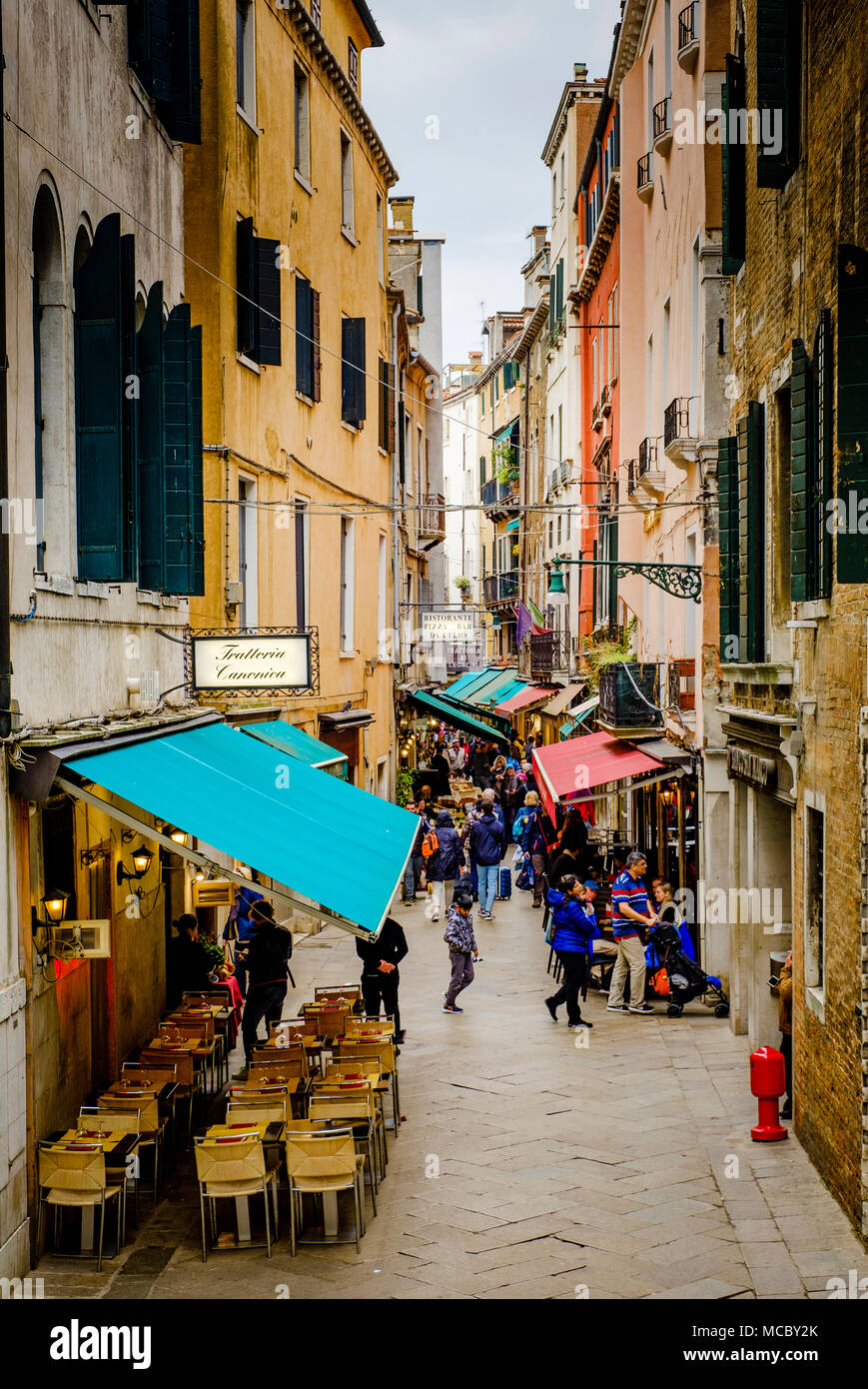 Colorful street scene in italy hi-res stock photography and images - Alamy