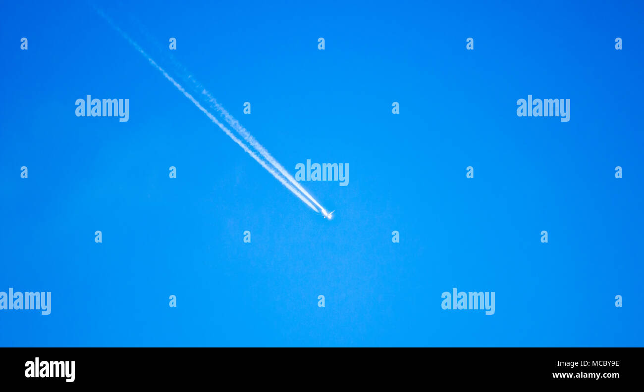 Commercial aircraft environment hi-res stock photography and images - Alamy