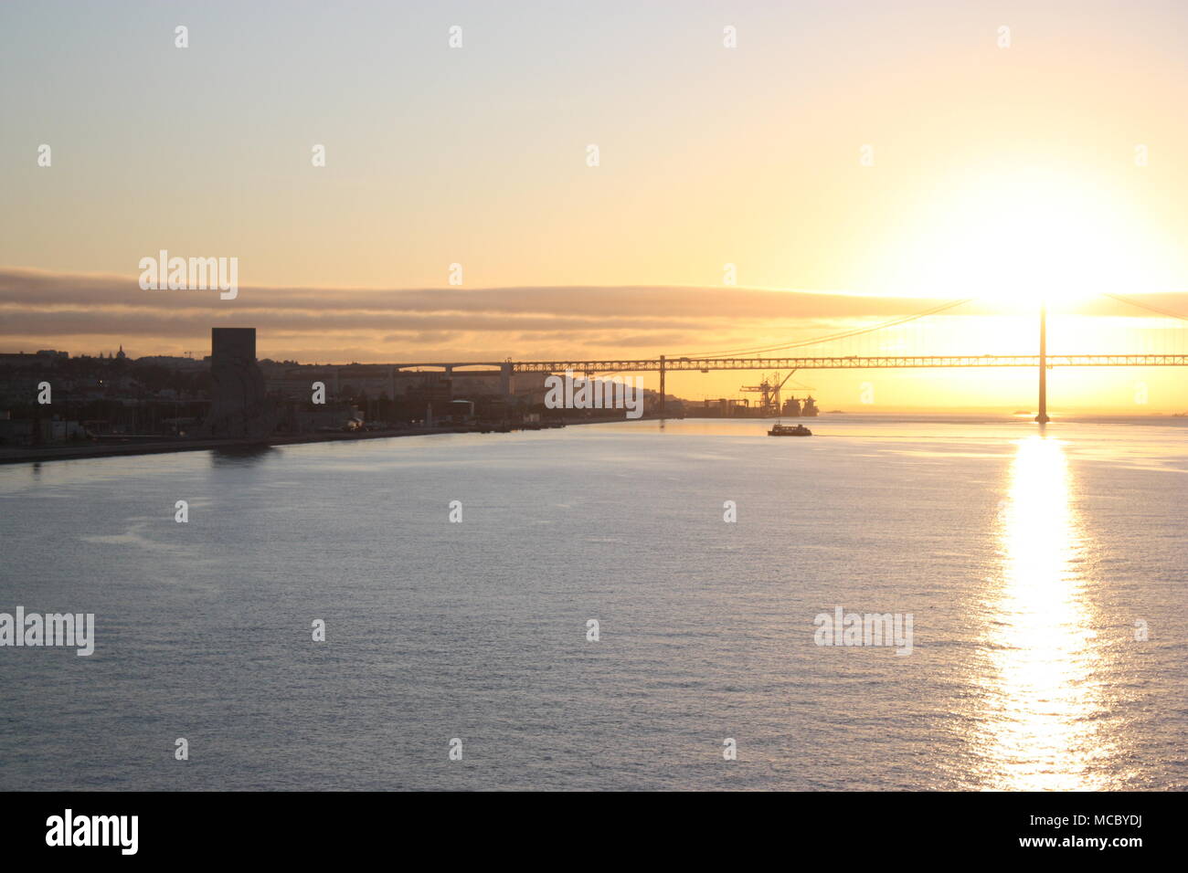 Clear sky and water hi-res stock photography and images - Alamy