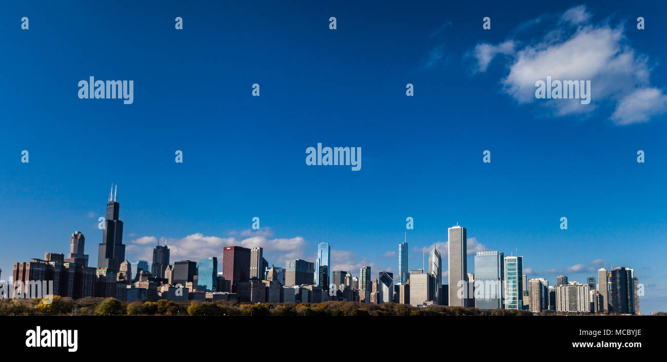 Wide shot of the chicago skyline hi-res stock photography and images ...