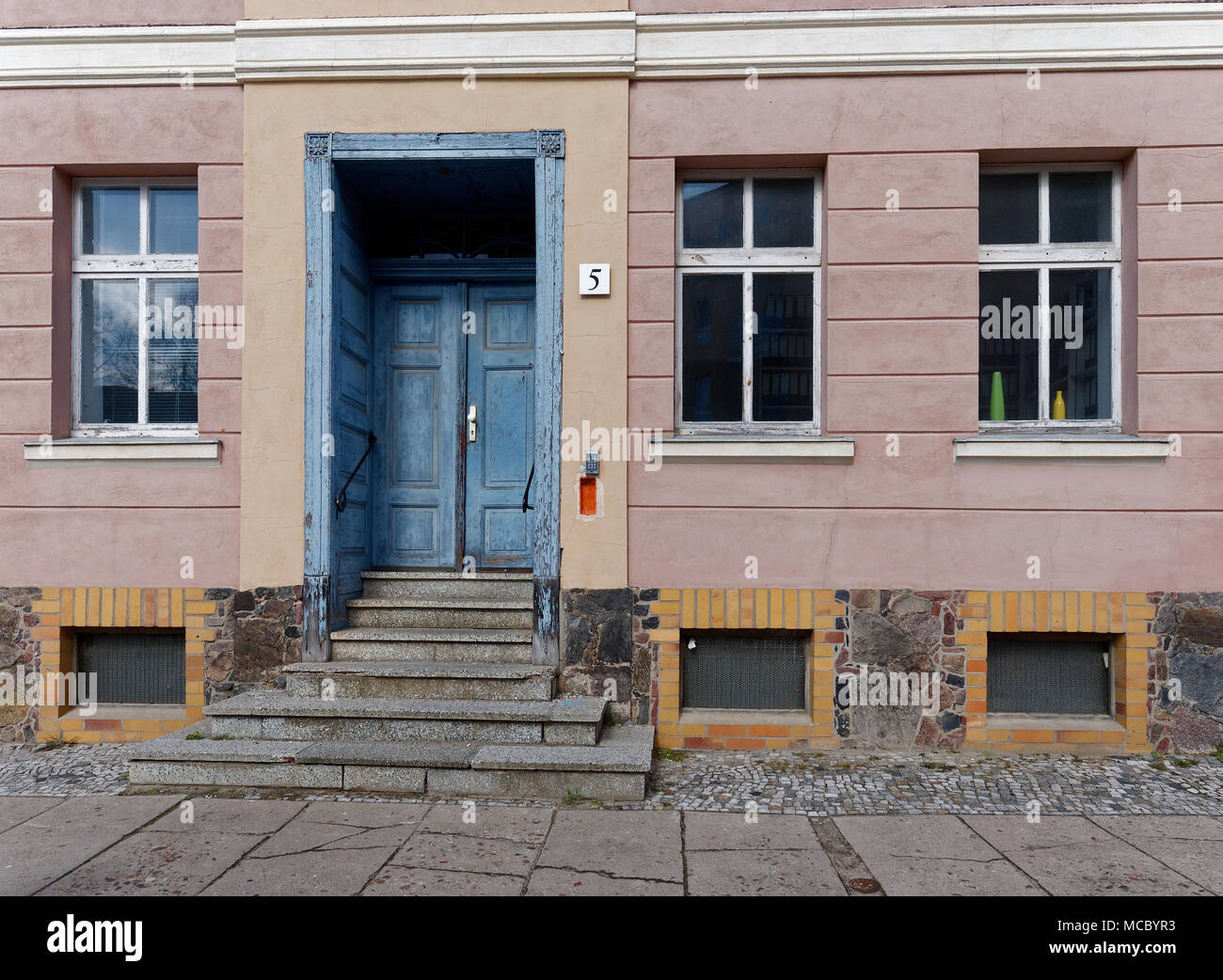 Europe front building hi-res stock photography and images - Alamy