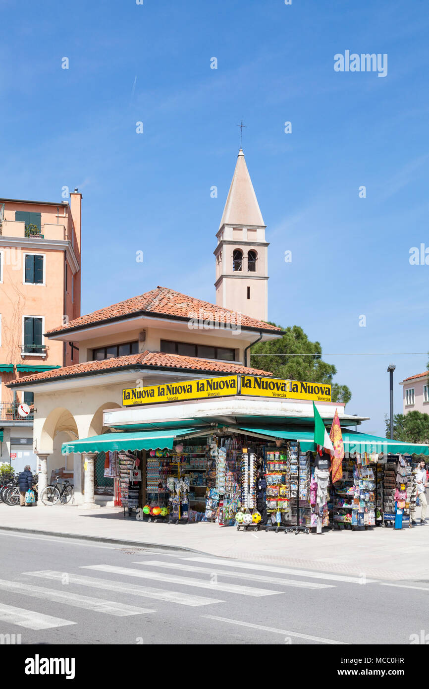 Venice italy newspaper stand kiosk hi-res stock photography and images ...