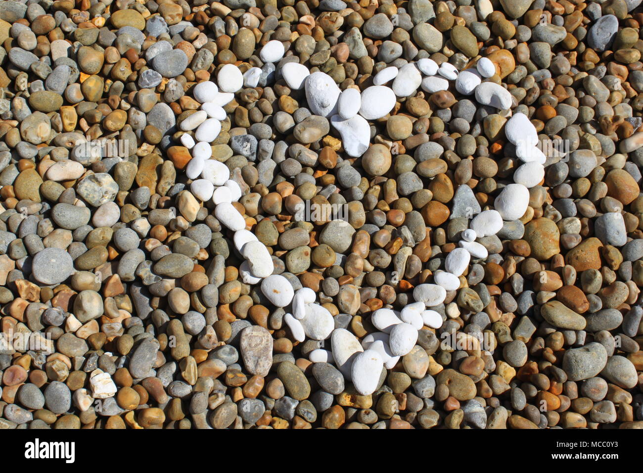 White pebble stone heart on Alum Bay Pebble Beach, Totland Bay, Isle of ...