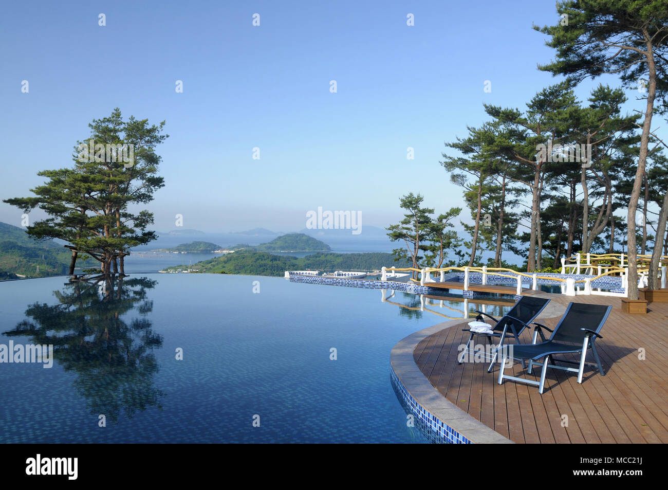 Spa resort hotel infinity swimming pool Stock Photo - Alamy
