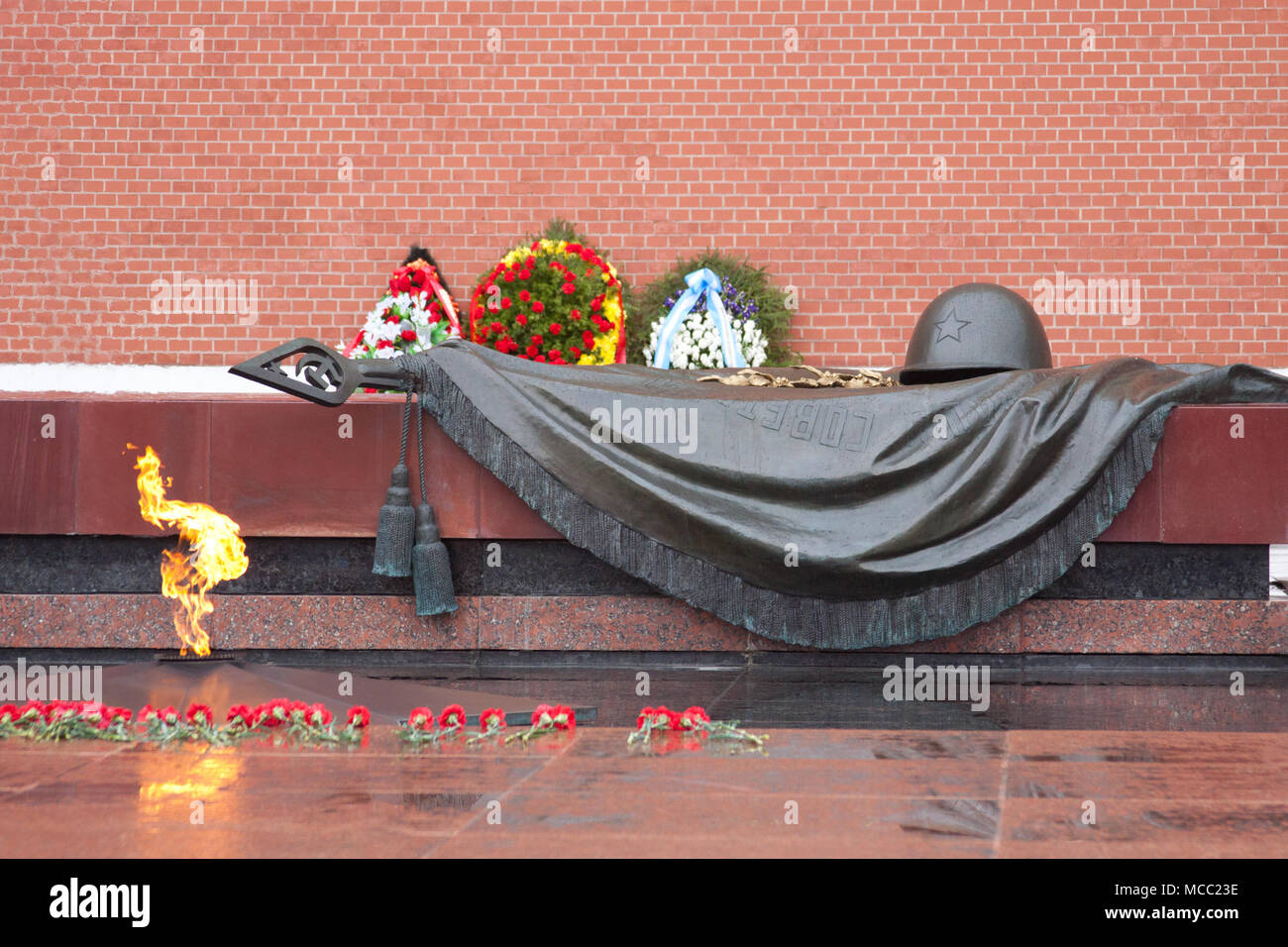 Unknown soldier tomb in Red Square, Moscow, Russia Stock Photo - Alamy