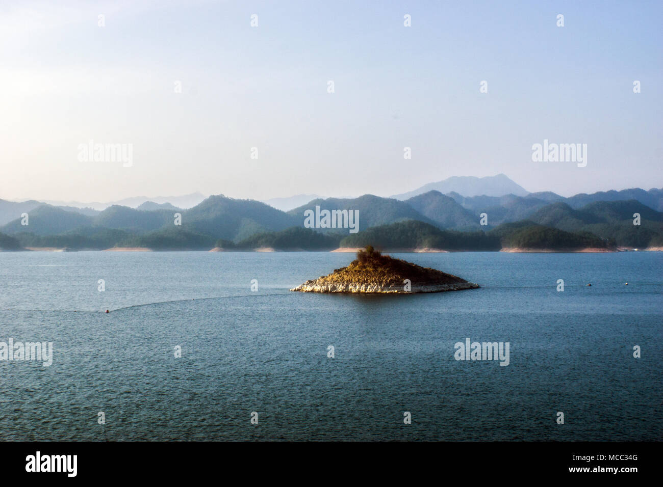 Qiandao lake hangzhou hi-res stock photography and images - Alamy