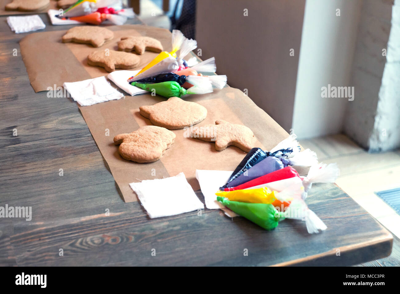 preparation for the culinary class - the decor of the gingerbread cake ...
