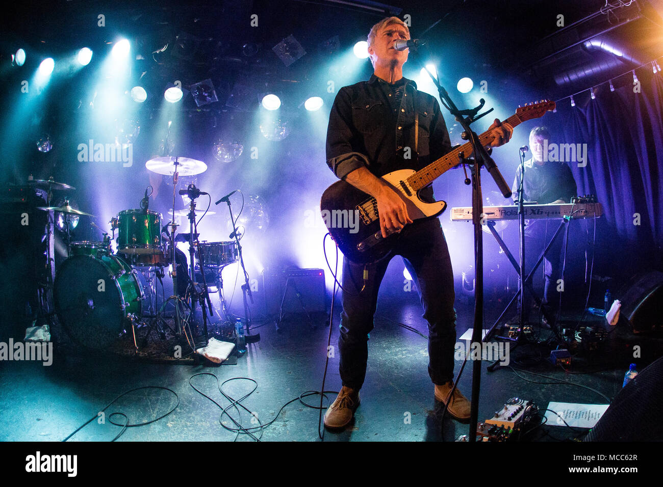 Nada surf guitarist hi-res stock photography and images - Alamy
