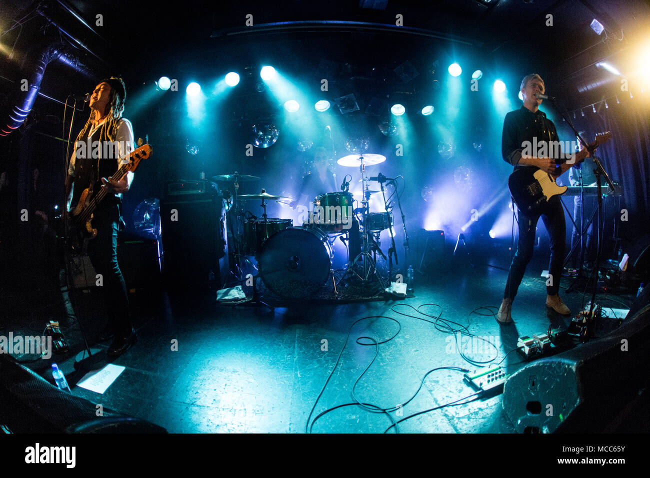 Nada surf live photo hi-res stock photography and images - Alamy