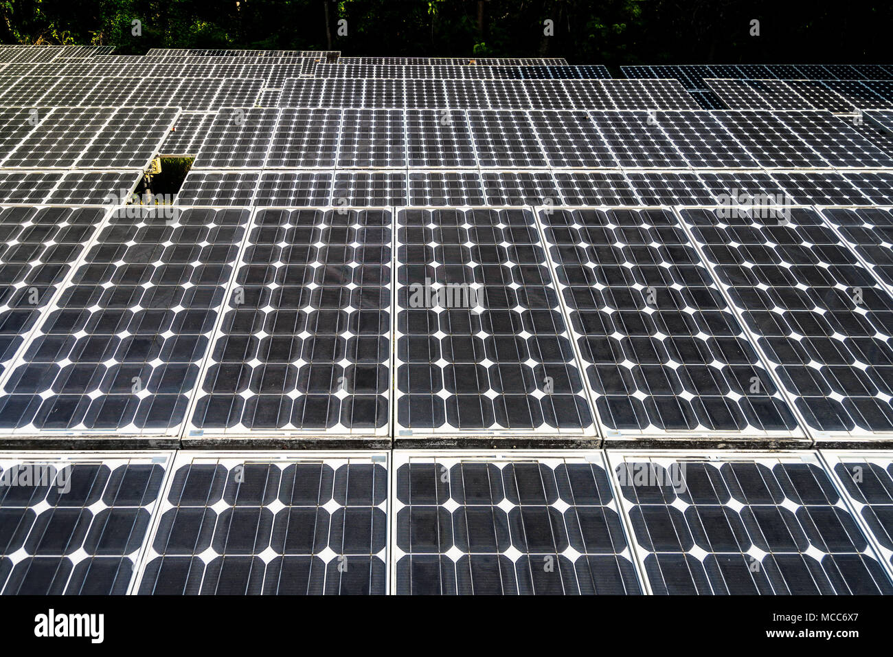 Black solar panels hi-res stock photography and images - Alamy