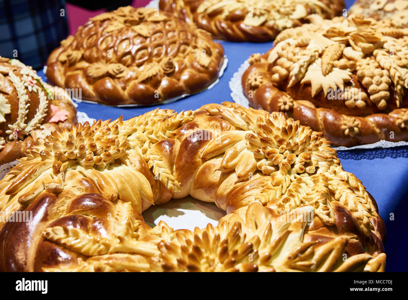 Beautiful russian loaf of bread in the bakery store Stock Photo - Alamy