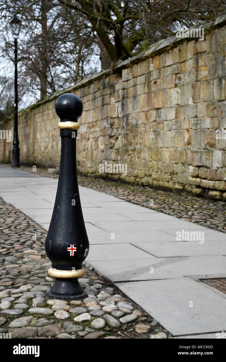 Pavement with bollard hi-res stock photography and images - Alamy