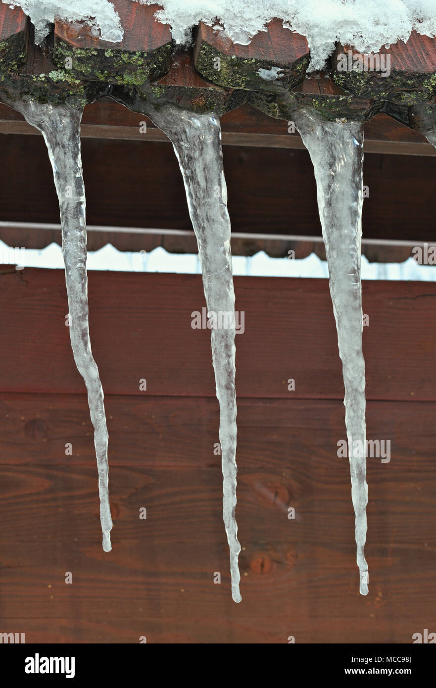Frozen ice crystals hanging from roof top, close up Stock Photo - Alamy