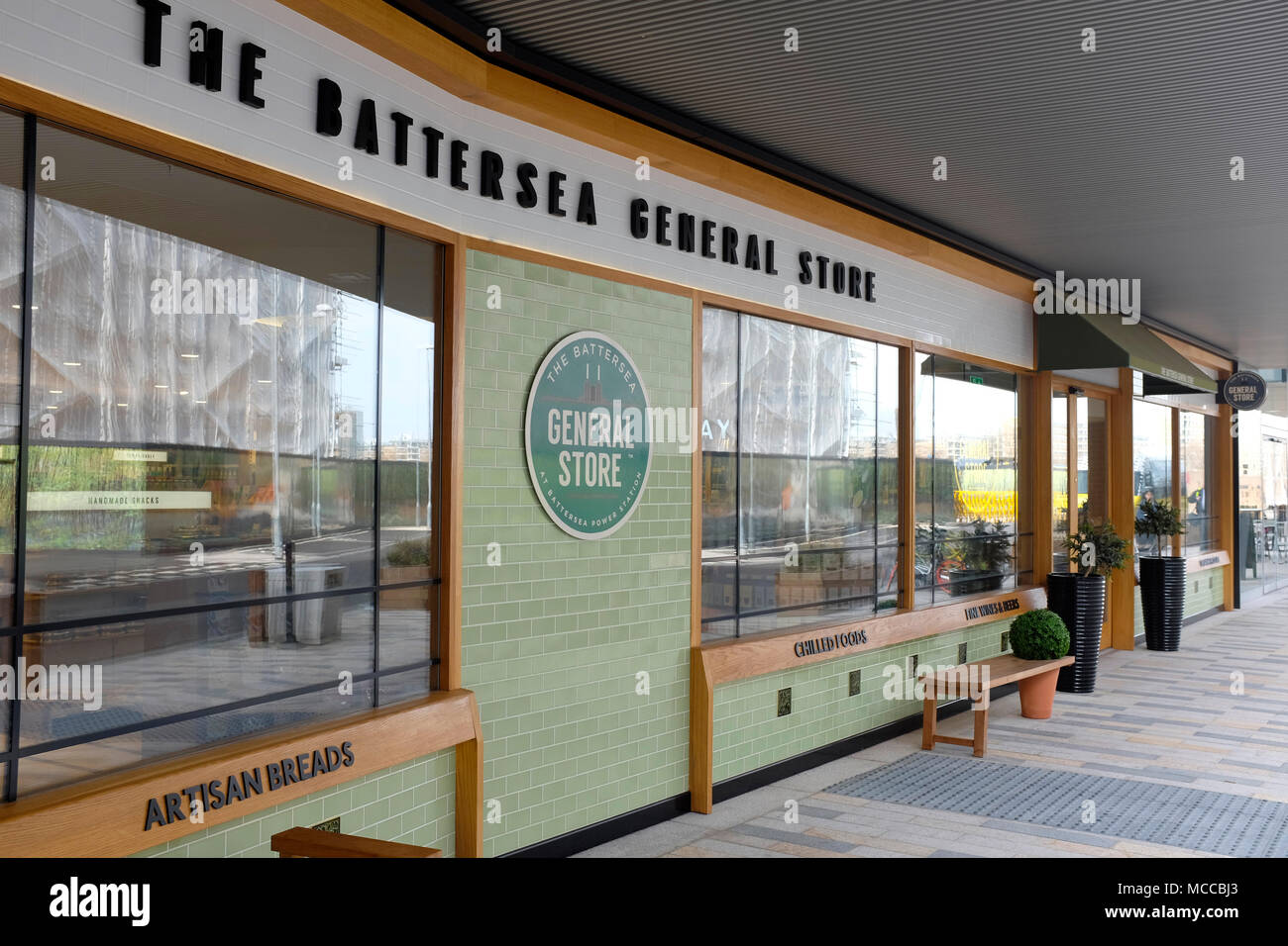 New supermarket battersea hi-res stock photography and images - Alamy