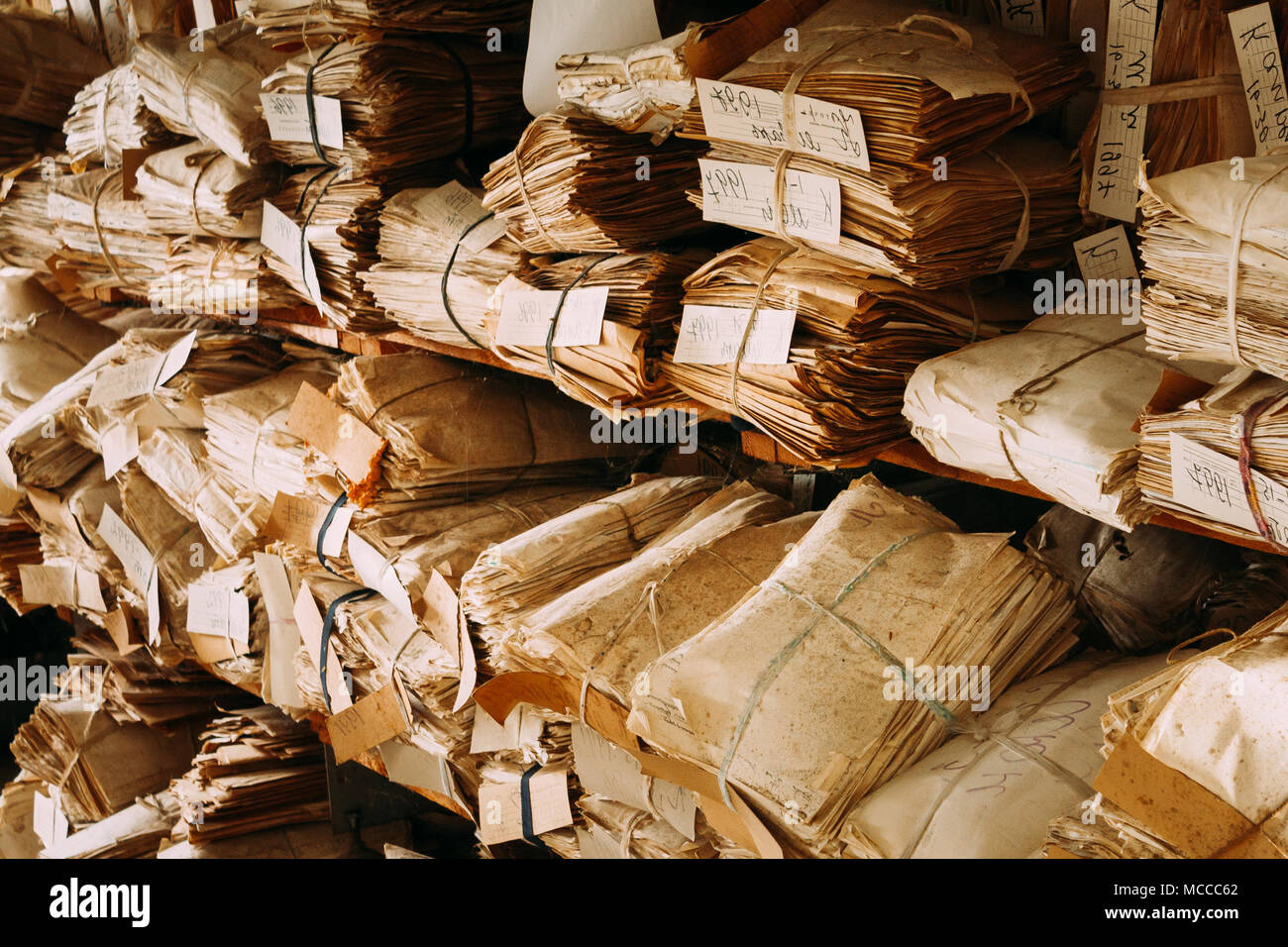 Rubbish pile paper hi-res stock photography and images - Alamy
