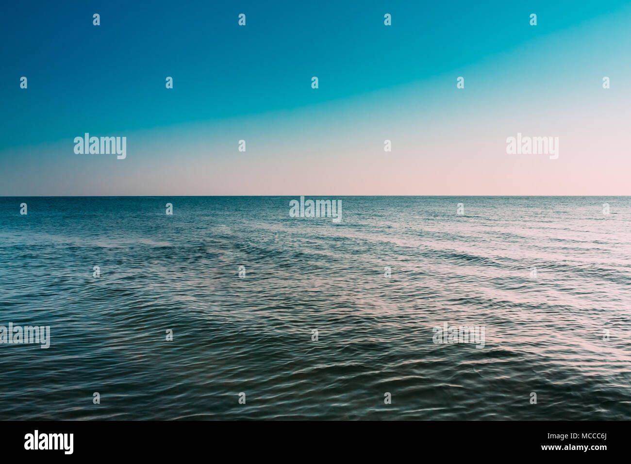 Deep blue sky over sea hi-res stock photography and images - Alamy