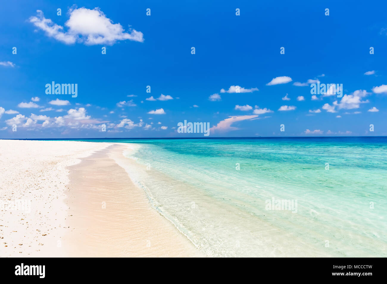Nature beach sand ocean water hi-res stock photography and images - Alamy