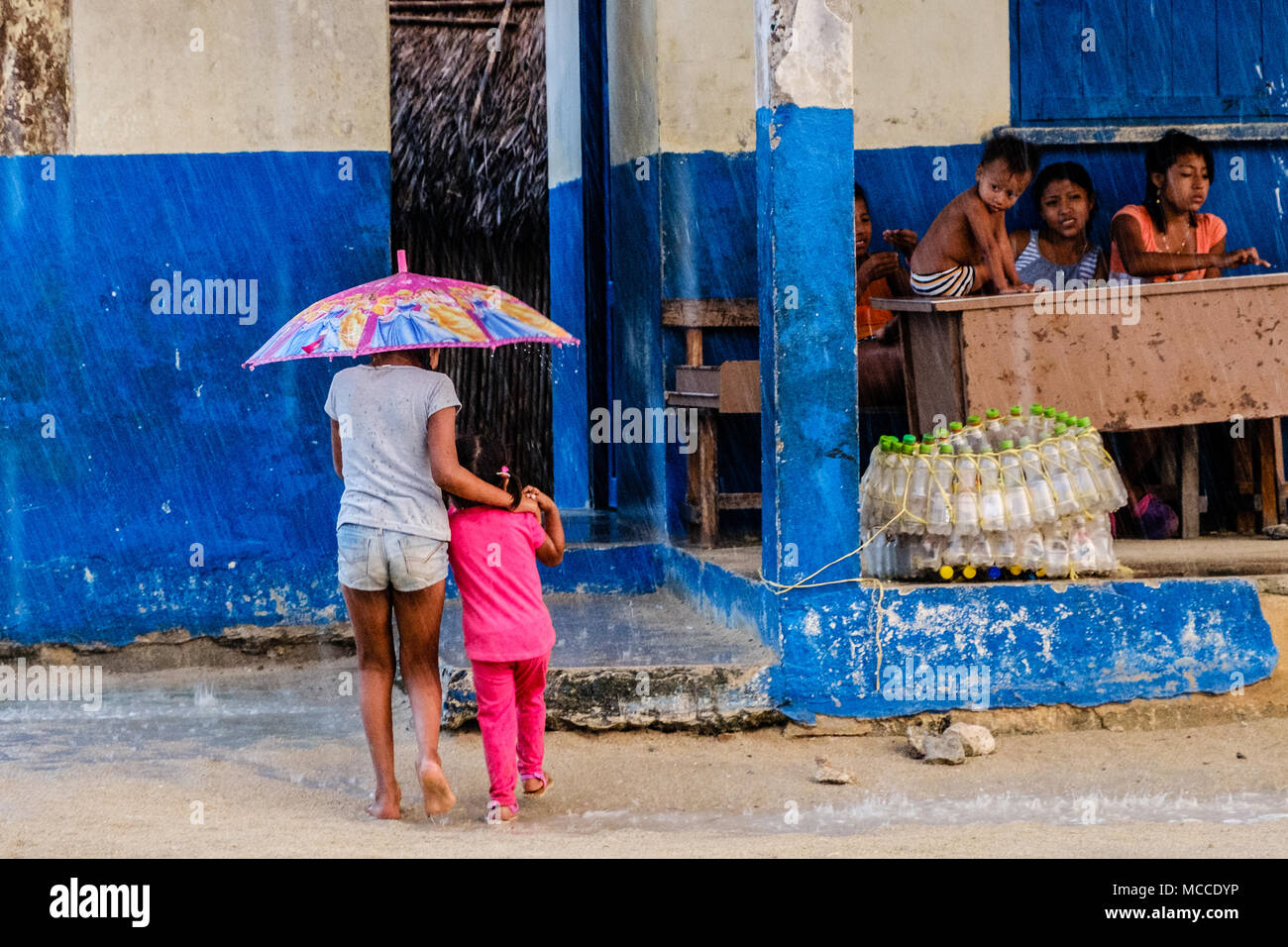 Kuna indian girl san blas hi-res stock photography and images - Alamy