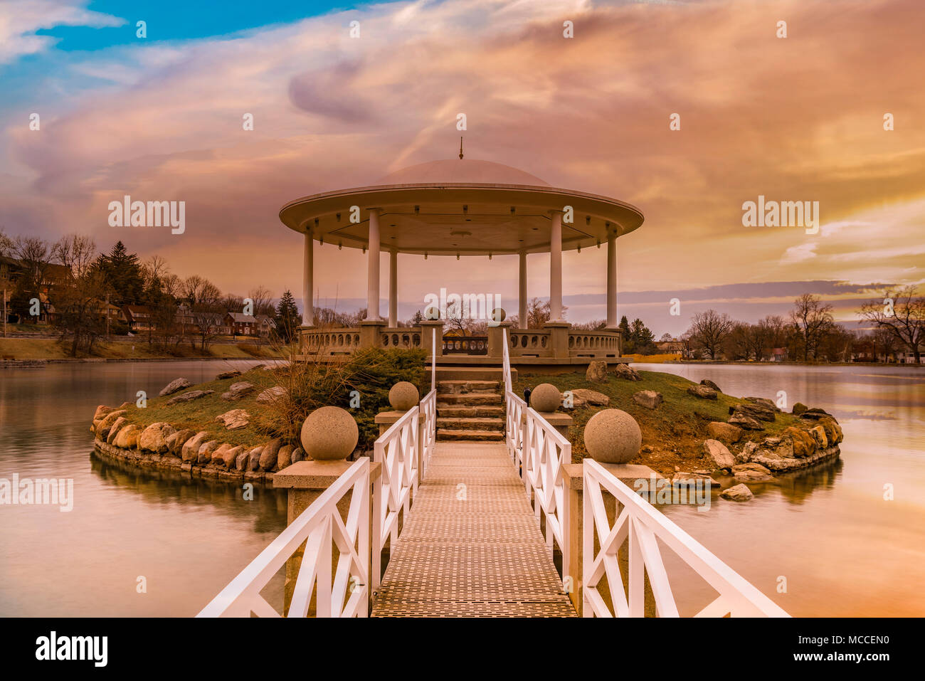 Beautiful Canopy in The Middle of The Water Overlooking on The Lake ...