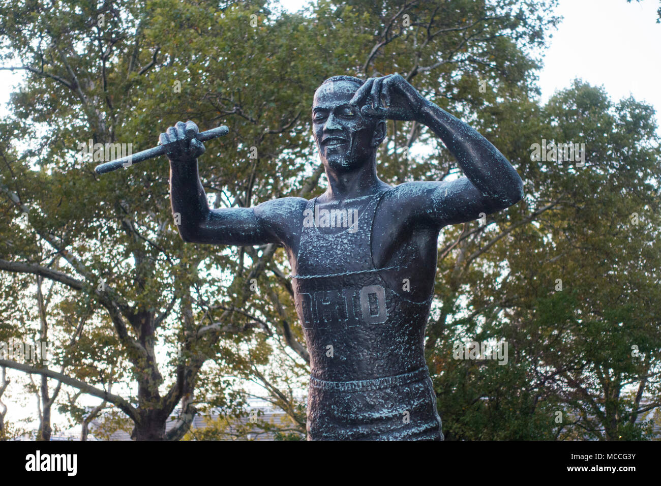 Jesse Owens statue cleveland ohio Stock Photo - Alamy