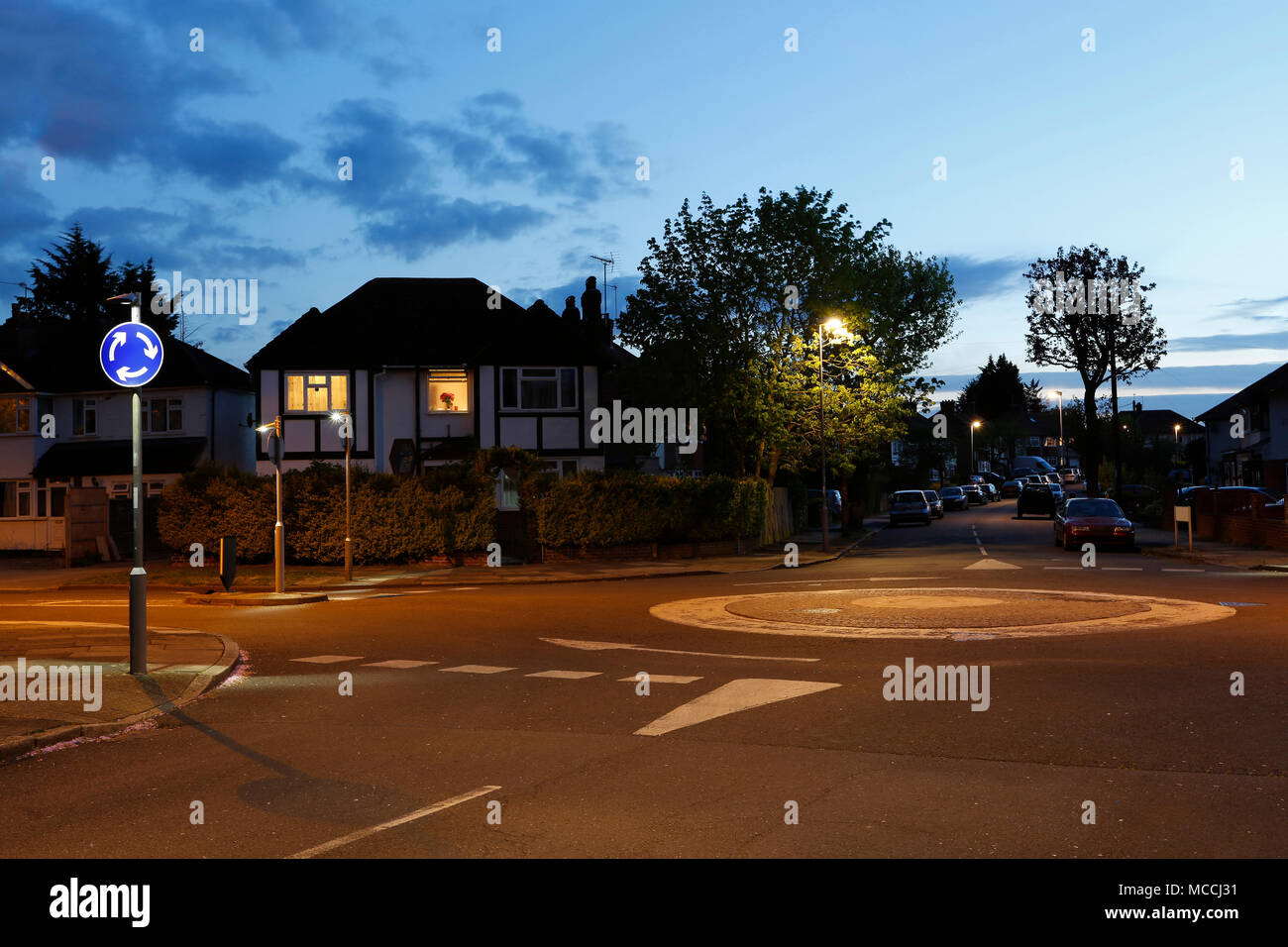 Give way and roundabout sign hi-res stock photography and images - Alamy
