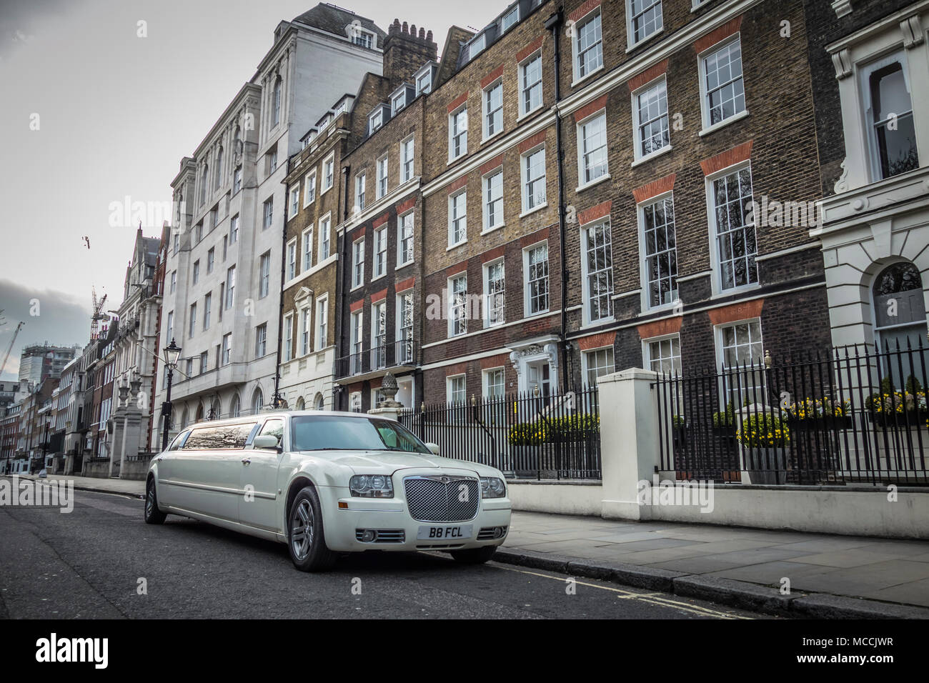 Stretched bentley hi-res stock photography and images - Alamy