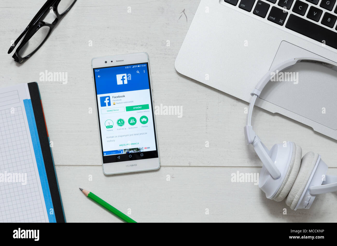 Google play store install hi-res stock photography and images - Alamy
