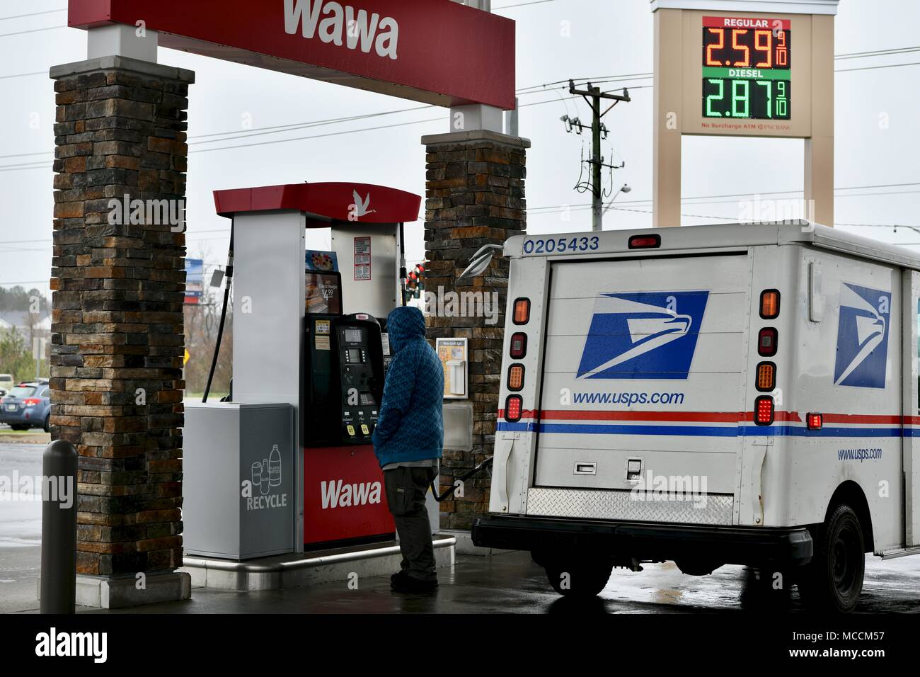 Usps vehicle hi-res stock photography and images - Alamy