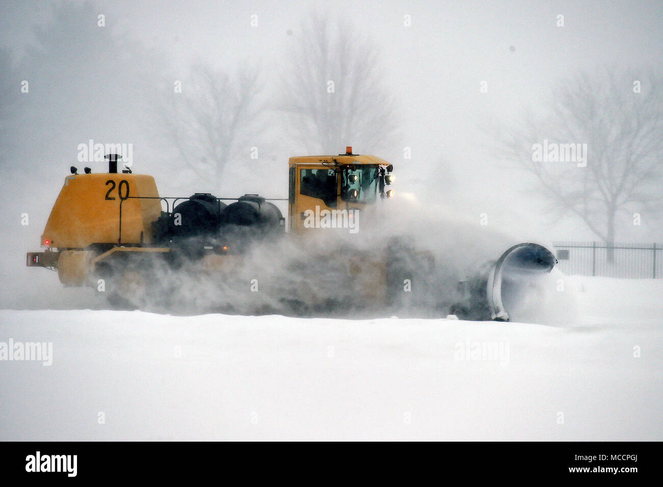 Runways and airfield ramps hi-res stock photography and images - Alamy