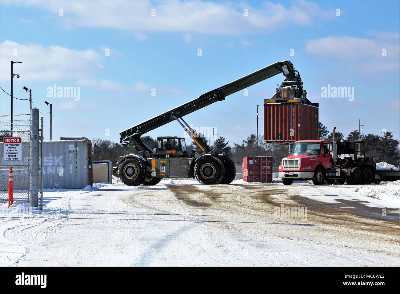 Rough terrain container handler loader hi-res stock photography and ...