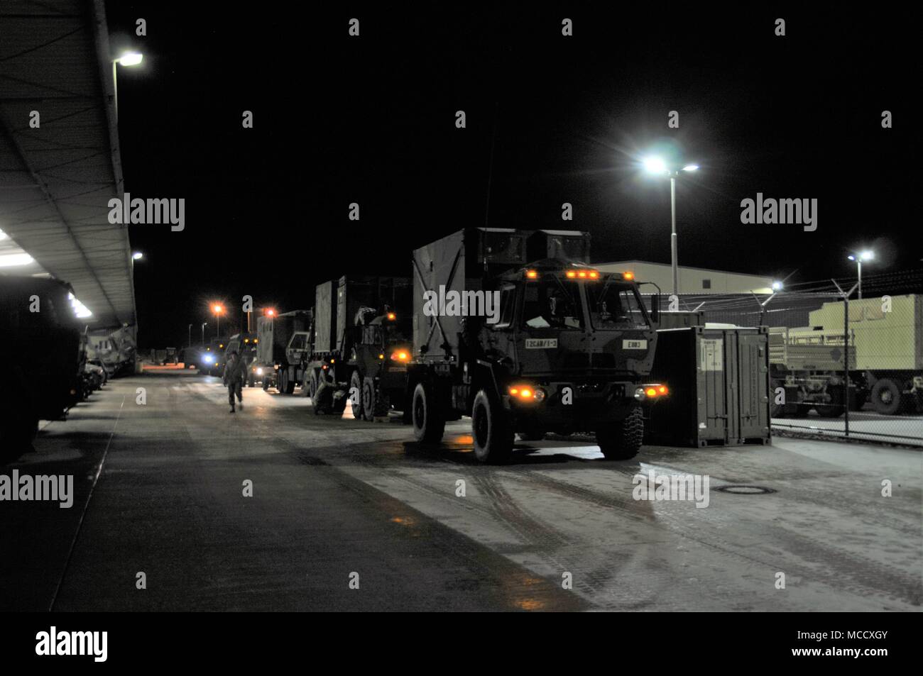 U.S. Soldiers from Echo Company, 1st Battalion, 3rd Aviation Regiment ...