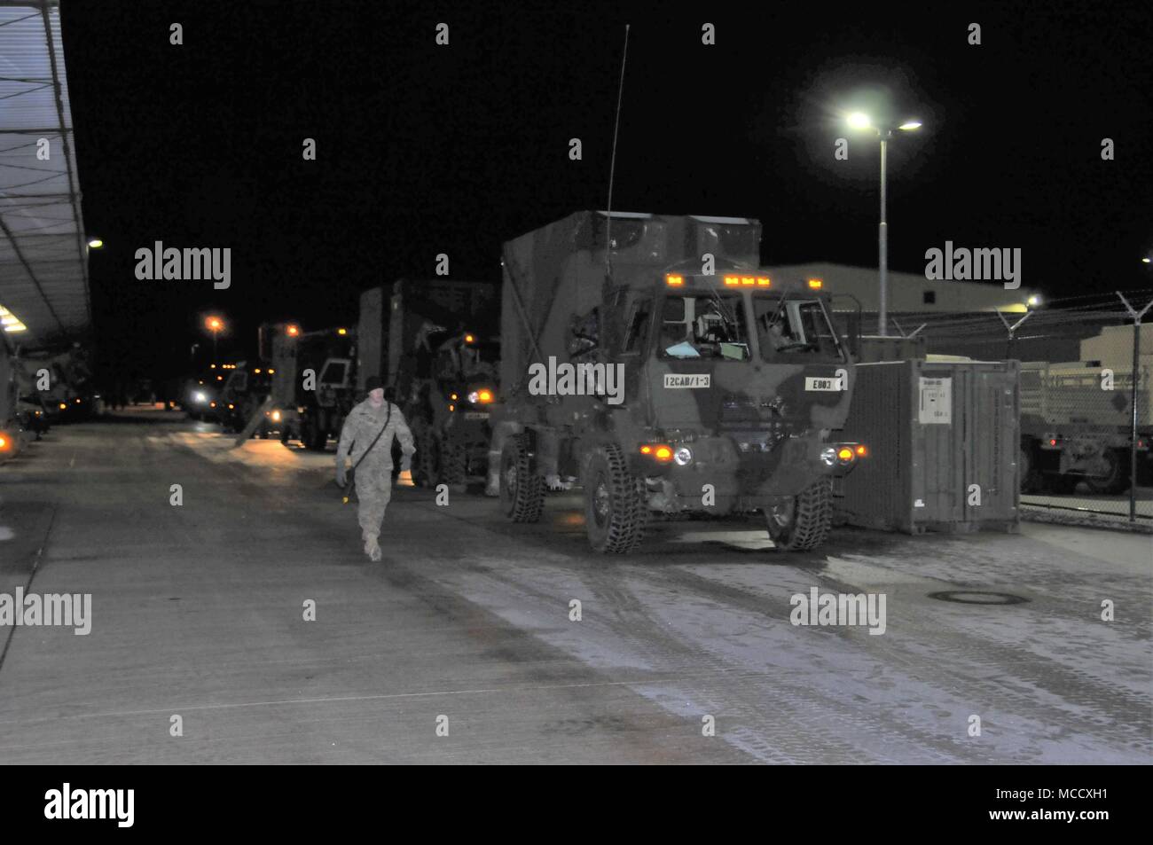 U.S. Soldiers from Echo Company, 1st Battalion, 3rd Aviation Regiment ...