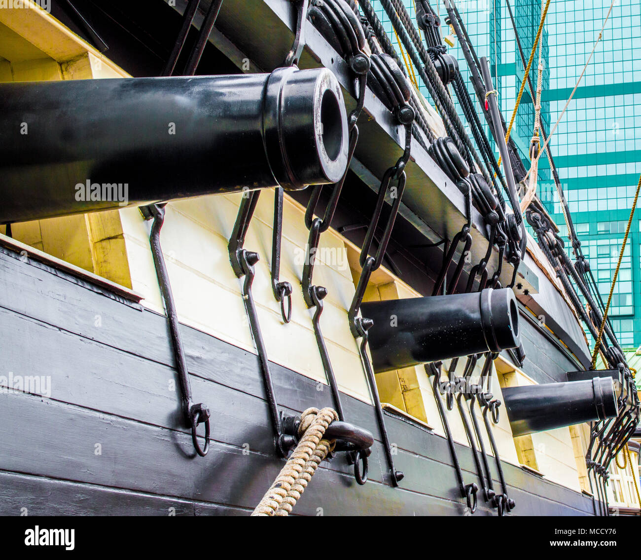 Frigate uss constellation hi-res stock photography and images - Alamy