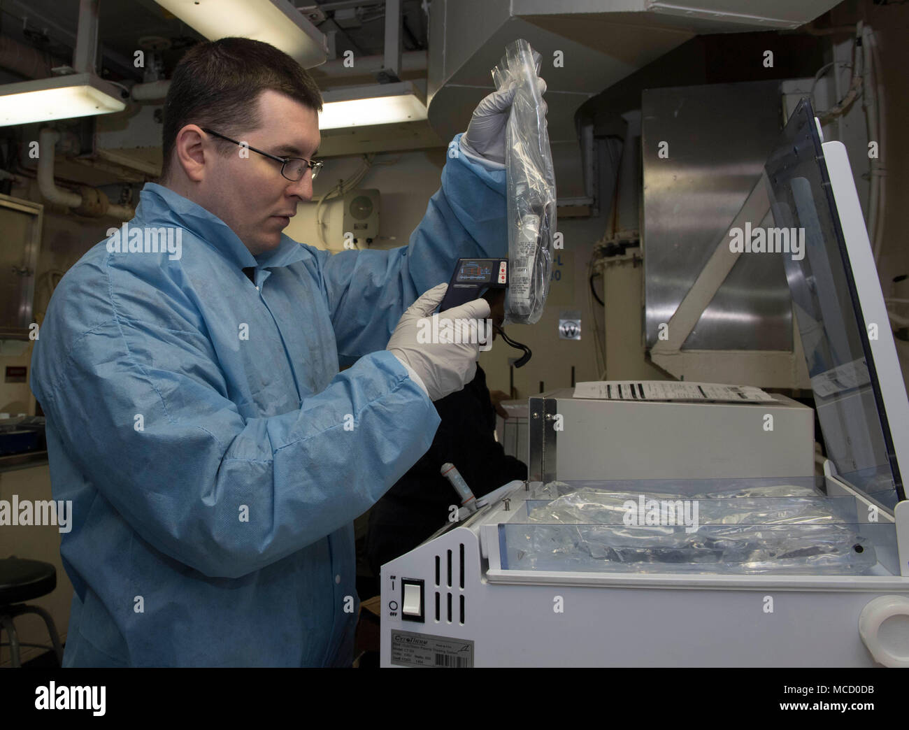 190213-N-TK177-0087 ATLANTIC OCEAN (Feb. 13, 2018) Hospital Corpsman ...