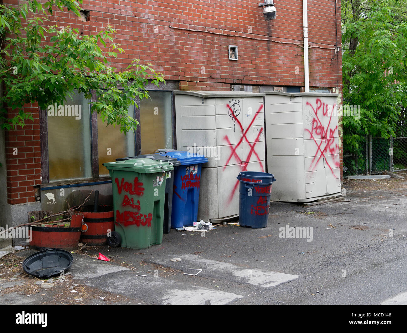 Back alley bins hi-res stock photography and images - Alamy