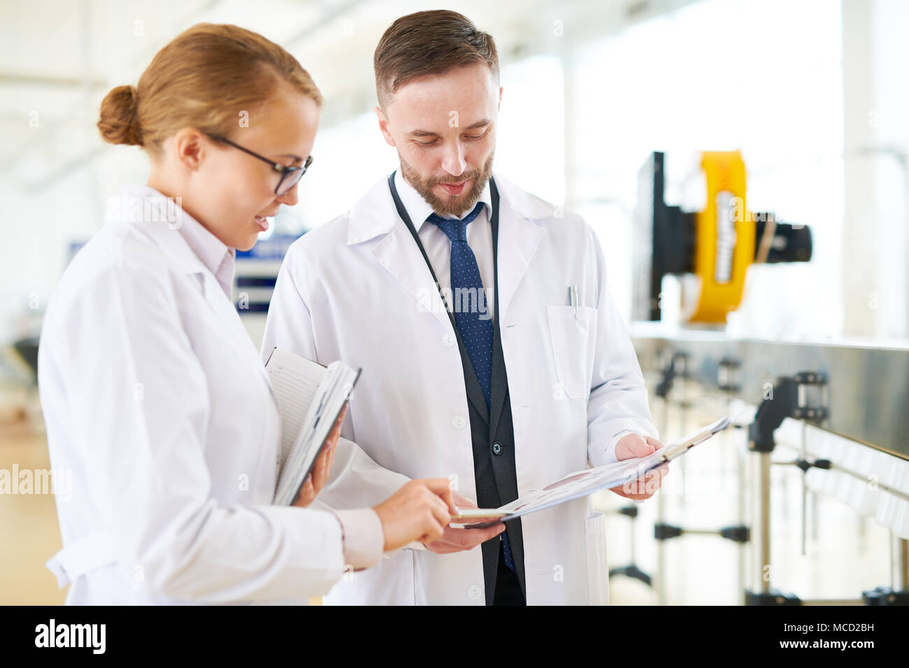 Technologists hi-res stock photography and images - Alamy