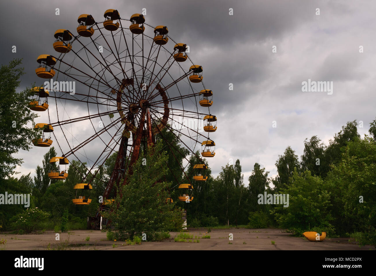 Chernobyl ferris wheel. Pripyat, Chernobyl Amusement Park, Ukraine ...