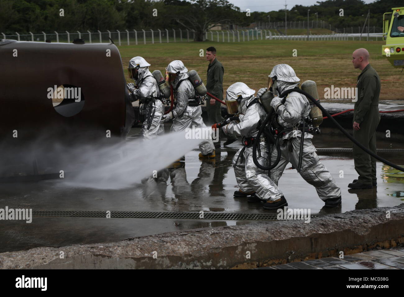 Pit crew fire hi-res stock photography and images - Alamy