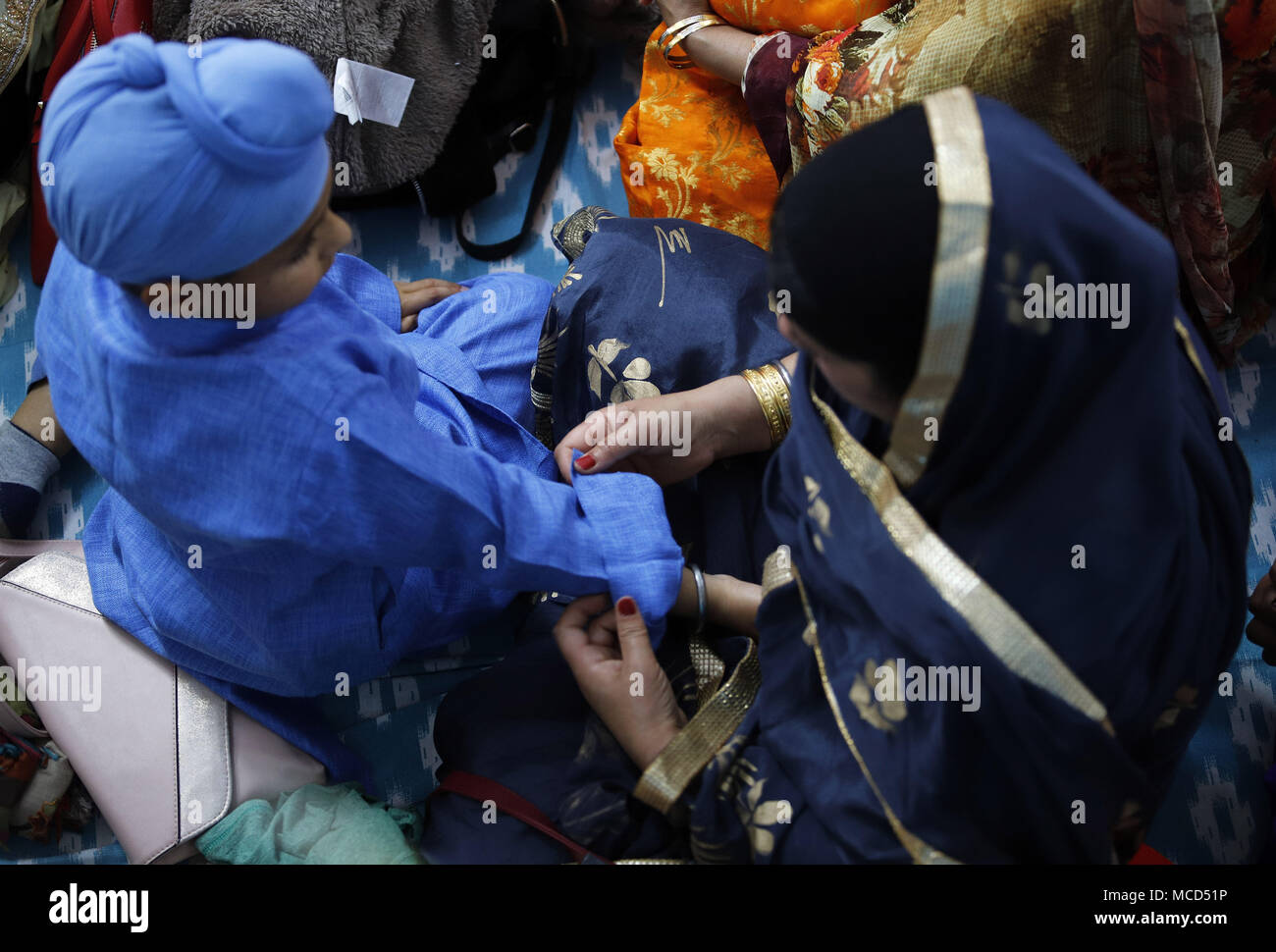Sikh women child hi-res stock photography and images - Alamy