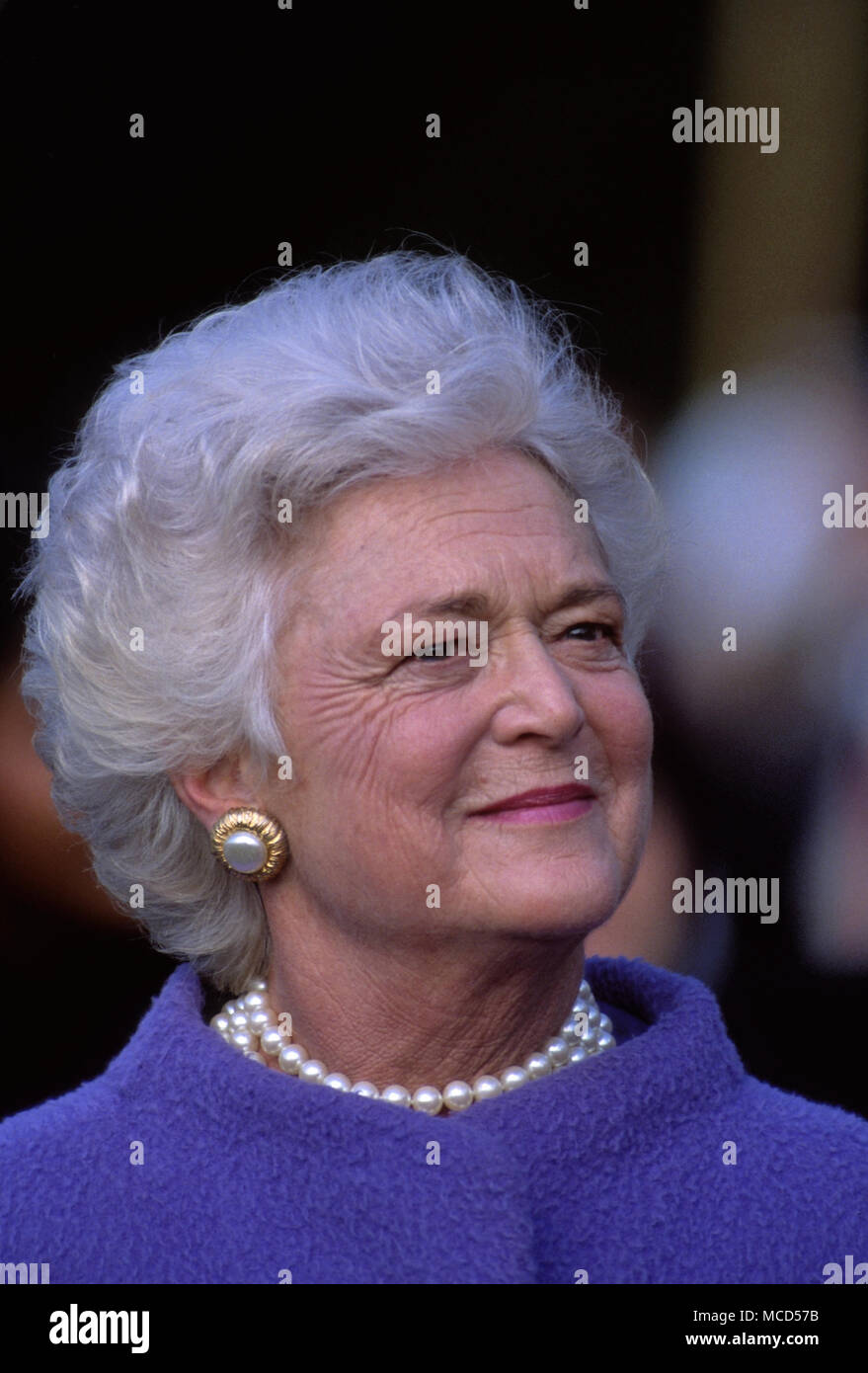 6 pearls hi-res stock photography and images - Alamy