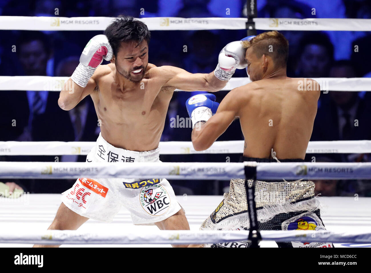 (L-R) Daigo Higa (JPN), Cristofer Rosales (NIC), APRIL15, 2018 - Boxing : WBC Fly weight ...