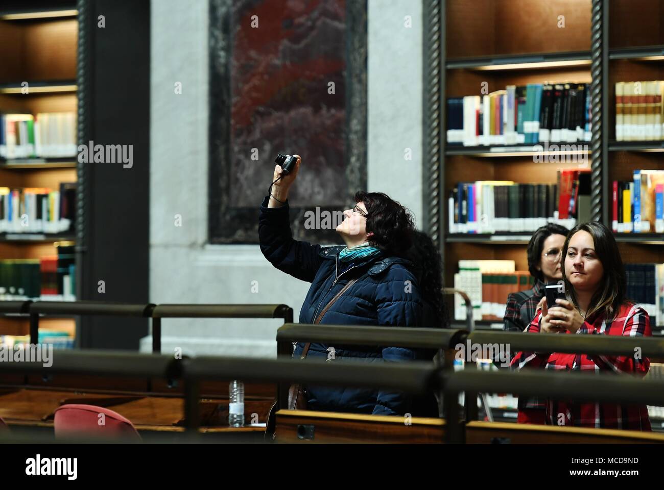 Madrid, Spain. 15th Apr, 2018. Visitors take photos in the Spanish ...