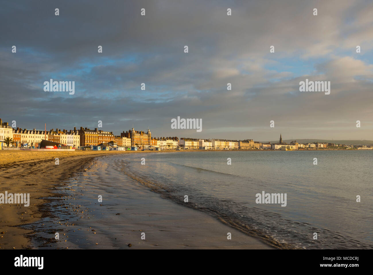 Weymouth, Dorset, UK. 16th April 2018. UK Weather. Cloud building above ...