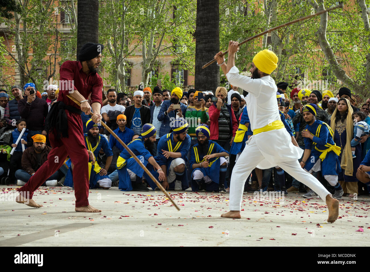Sikh weapons hi-res stock photography and images - Alamy